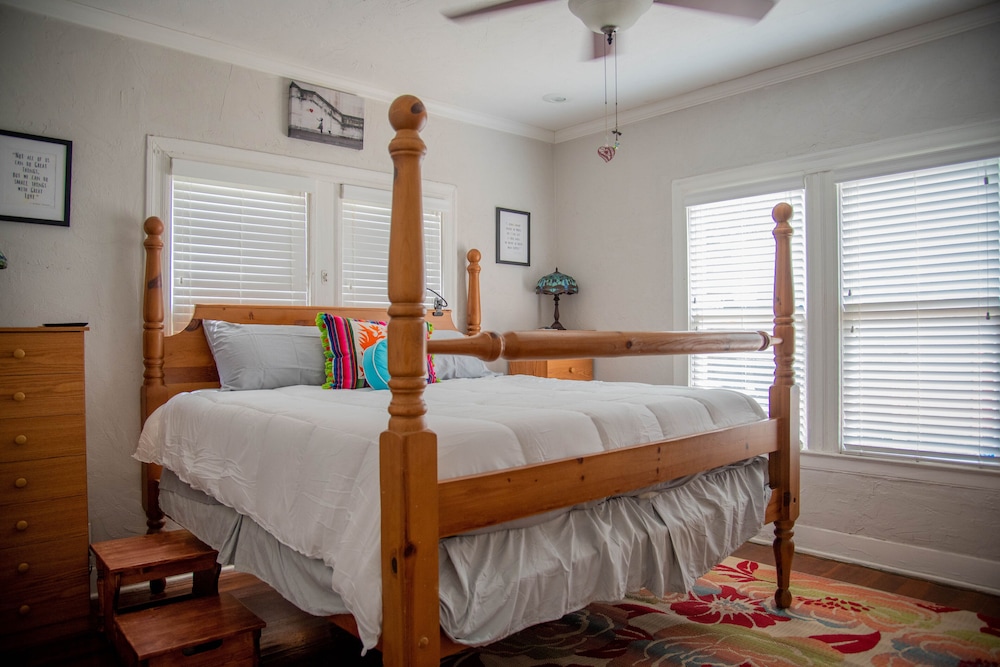 Historic 1927 Spanish Casita Minutes From Our Famous Dt Destinations. - San Antonio, TX