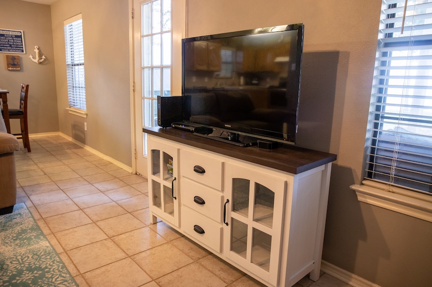 Sunrise Shores - Waterfront Cottage Sleeps 8. - Chandler, TX