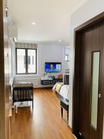 Minibar, cofre no quarto, secretária, Wi-fi grátis 