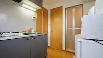 Geladeira, micro-ondas, cooktop, chaleira elétrica