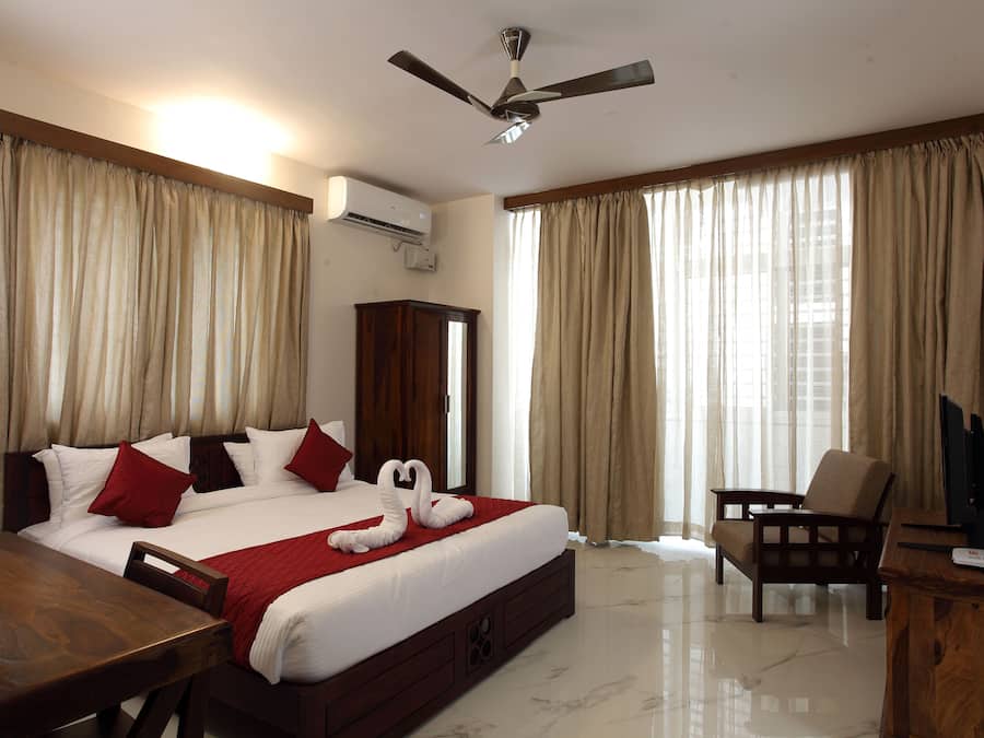 Cofre no quarto, secretária