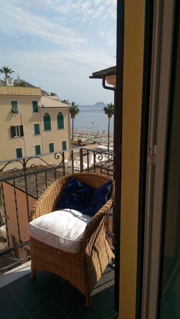 Laigueglia Apartment/flat 85 Square Metres With View On The Sea - 6/8 People - Near To The Beaches - Available From 20th October 2012 - Alassio