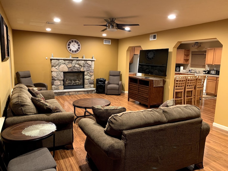 Gorgeous Villa In Pocono Nr Ski Slopes, Camelback, Kalahari W Games Rm & Hot Tub - Kalahari Indoor Waterpark, Pocono Manor