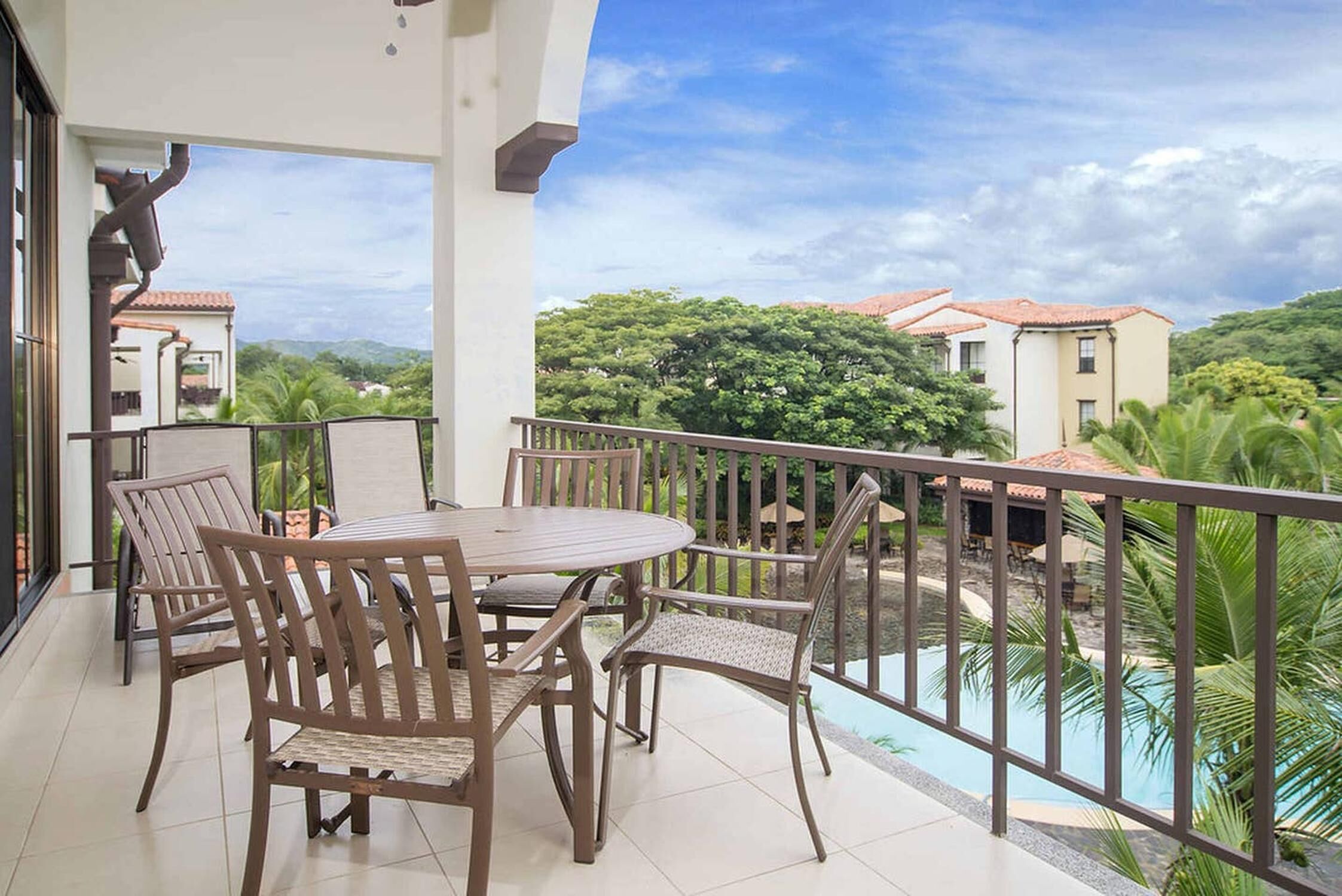 Apartamento em Condomínio Fechado, 2 quartos, vista para a montanha | Varanda