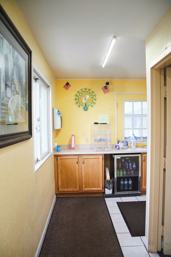 The Perrysburg Budget Inn - Toledo, OH