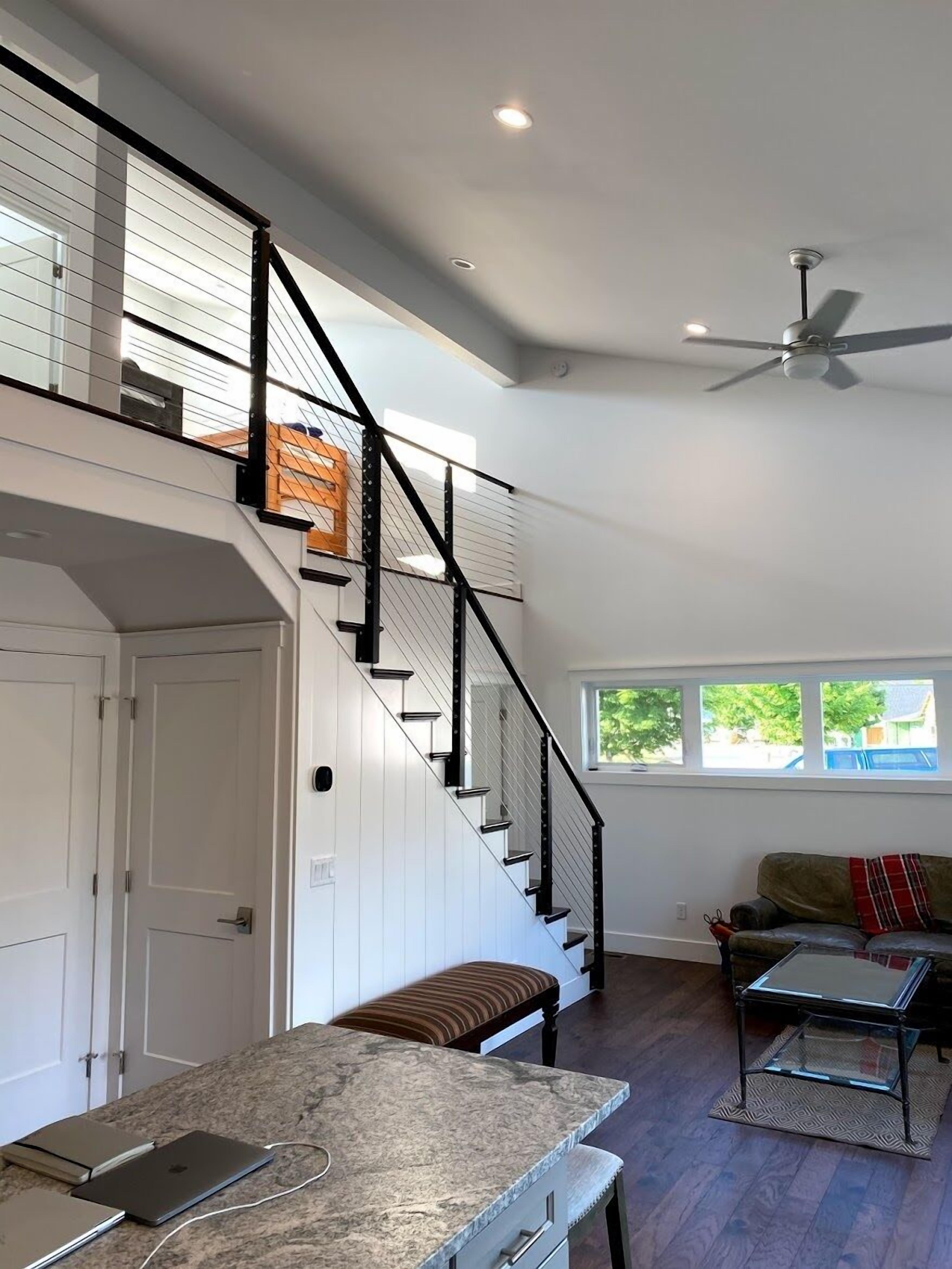 "New" 2 Bedroom House + Loft (Sleeps 8) - Empire