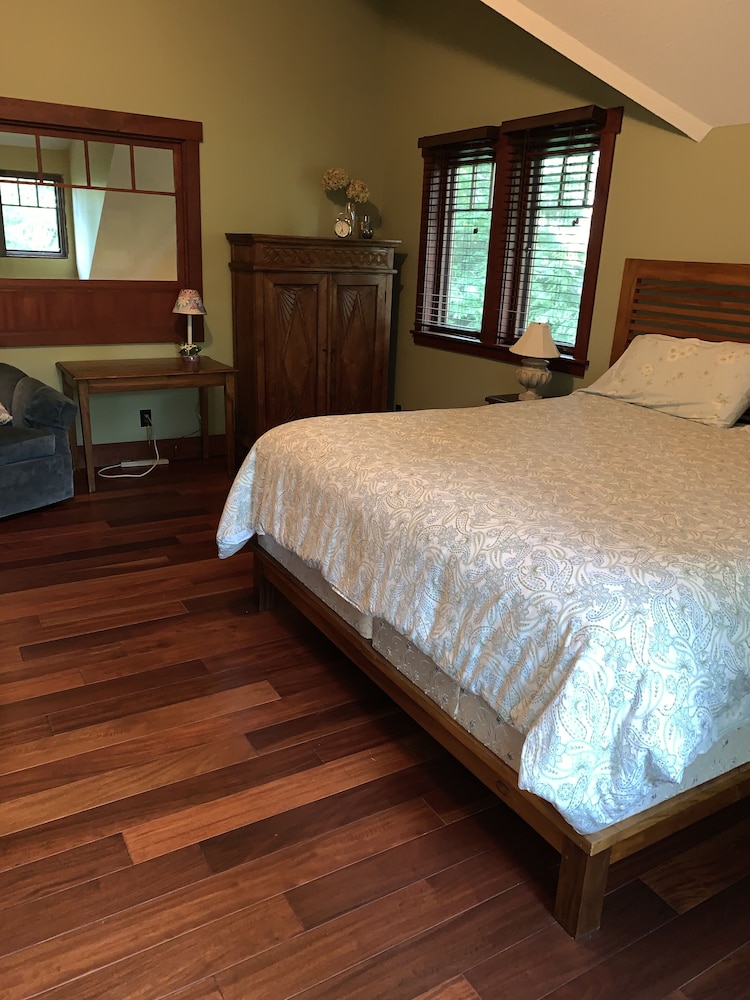 Beautiful Home For Rent Near Chq Lake & Institution. - Chautauqua, NY