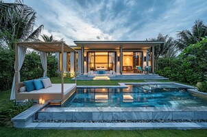 Vila, piscina particular, vista para o jardim | Piscina particular
