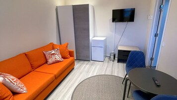 Quarto Quádruplo Básico, várias camas, não fumadores, casa de banho partilhada | Ferro/tábua de engomar, Wi-fi grátis, roupa de cama fornecida 