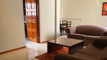 Apartamento Comfort, 2 quartos (6) | Sala de estar | Televisor
