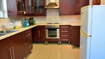 Apartamento Comfort, 2 quartos (6) | Cozinha privada | Um frigorífico, uma cafeteira/bule, uma chaleira elétrica
