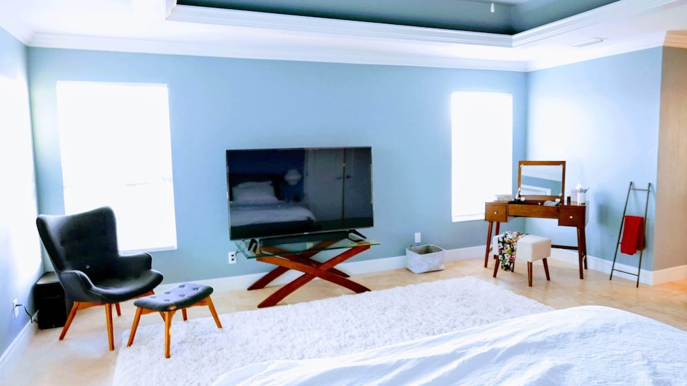 Villa Coconut - Waterfront W/ Gulf Access Vacation Rental - Fort Myers, FL