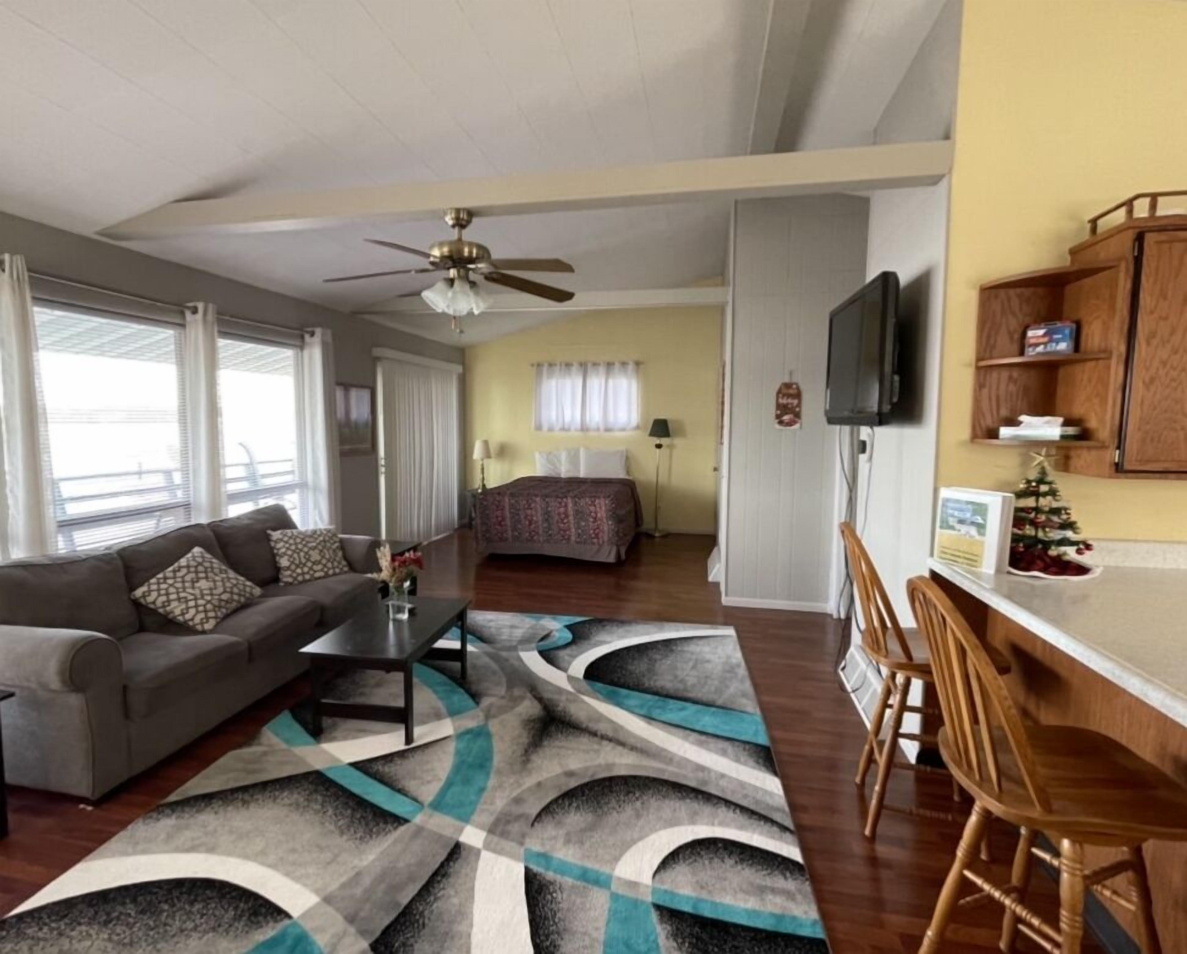 Island House On Mississippi River - Davenport, IA