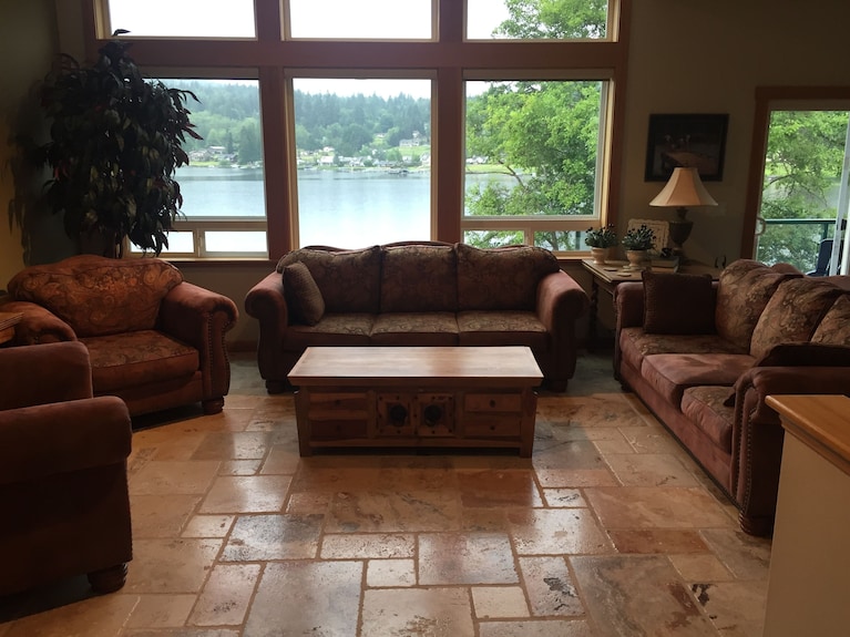 Lakefront Retreat. Welcome To Big Lake. 4 Bedroom House - Mount Vernon, WA