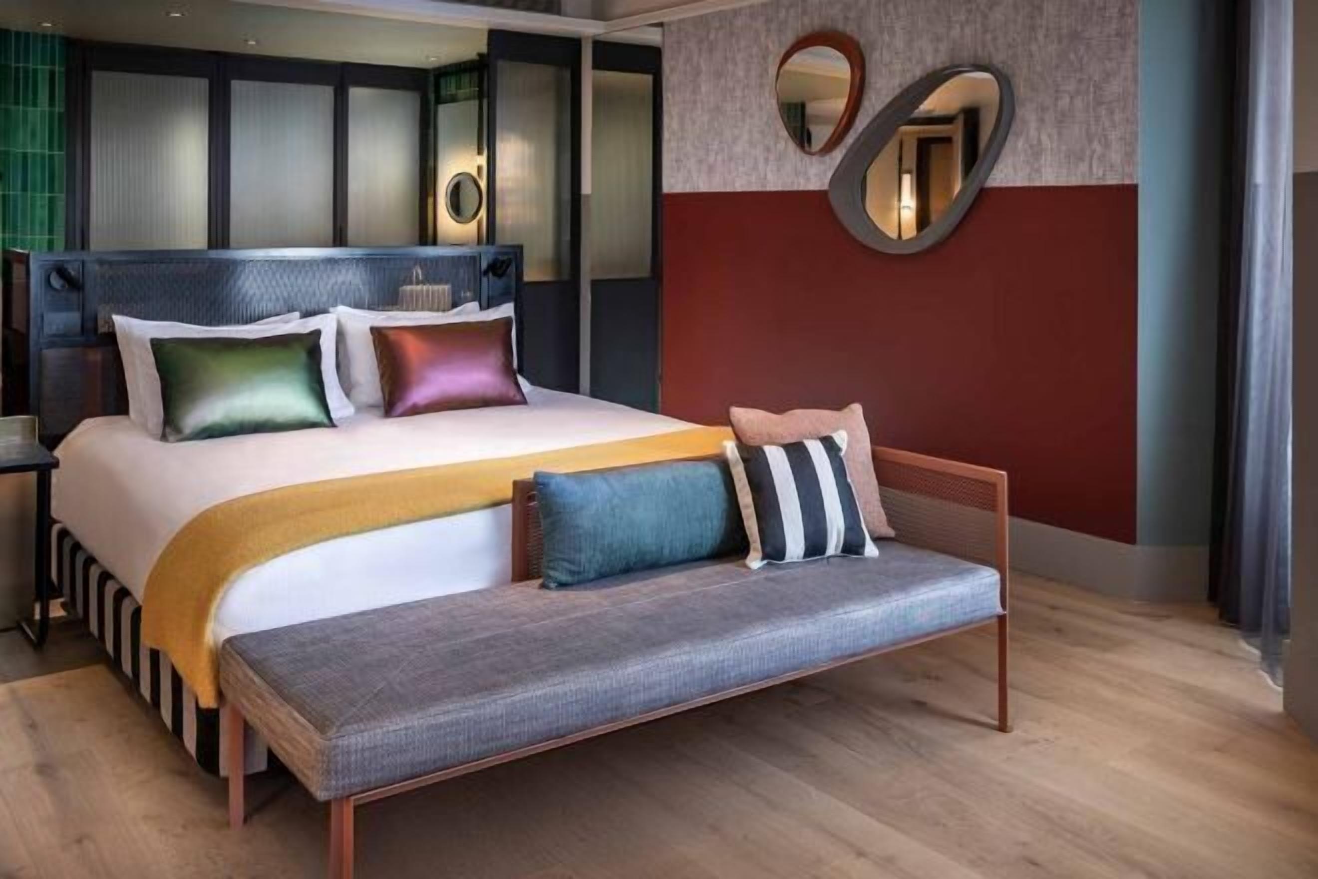 Minibar, cofre no quarto, com mobília individualizada 