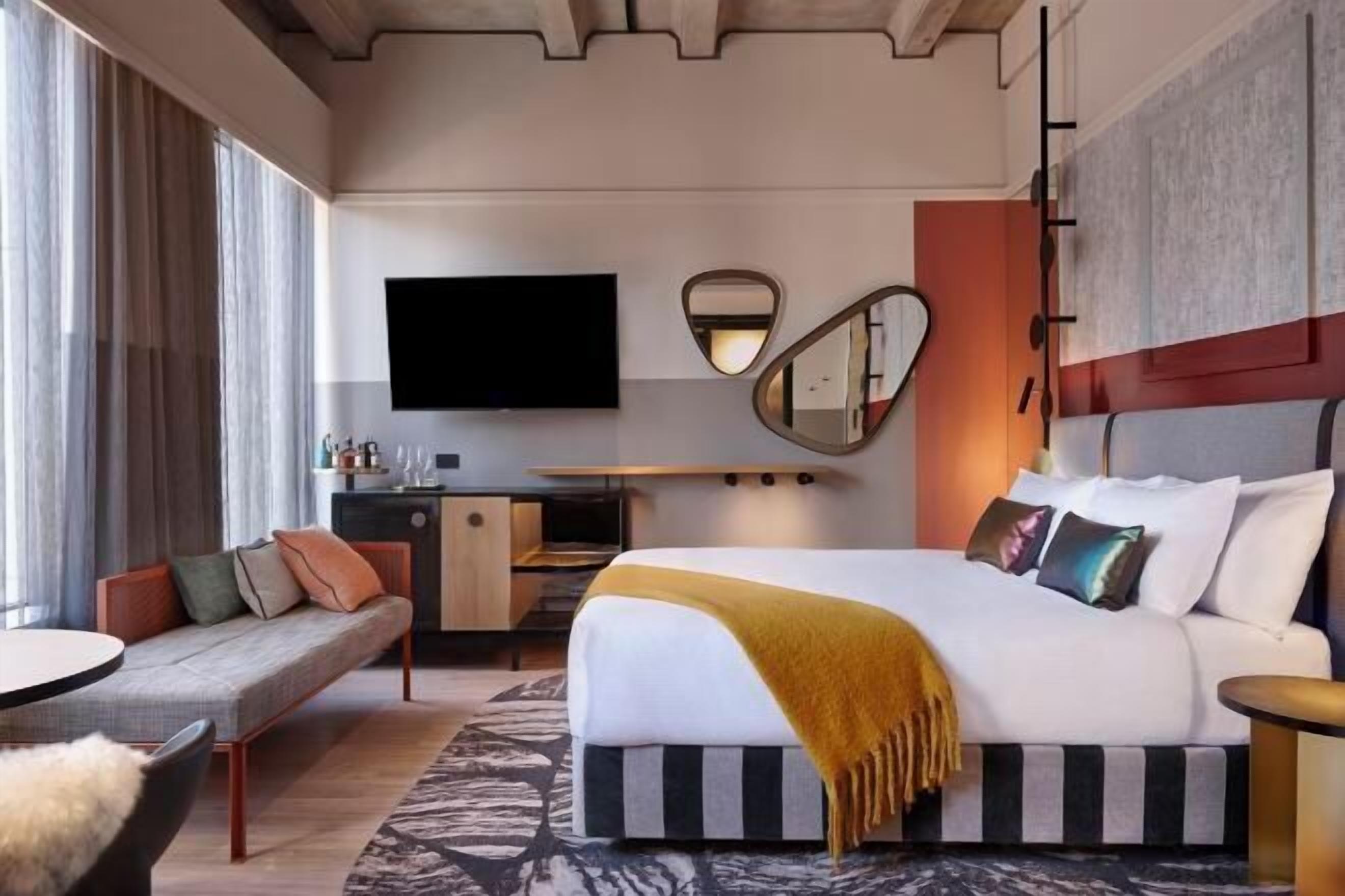 Minibar, cofre no quarto, com mobília individualizada 