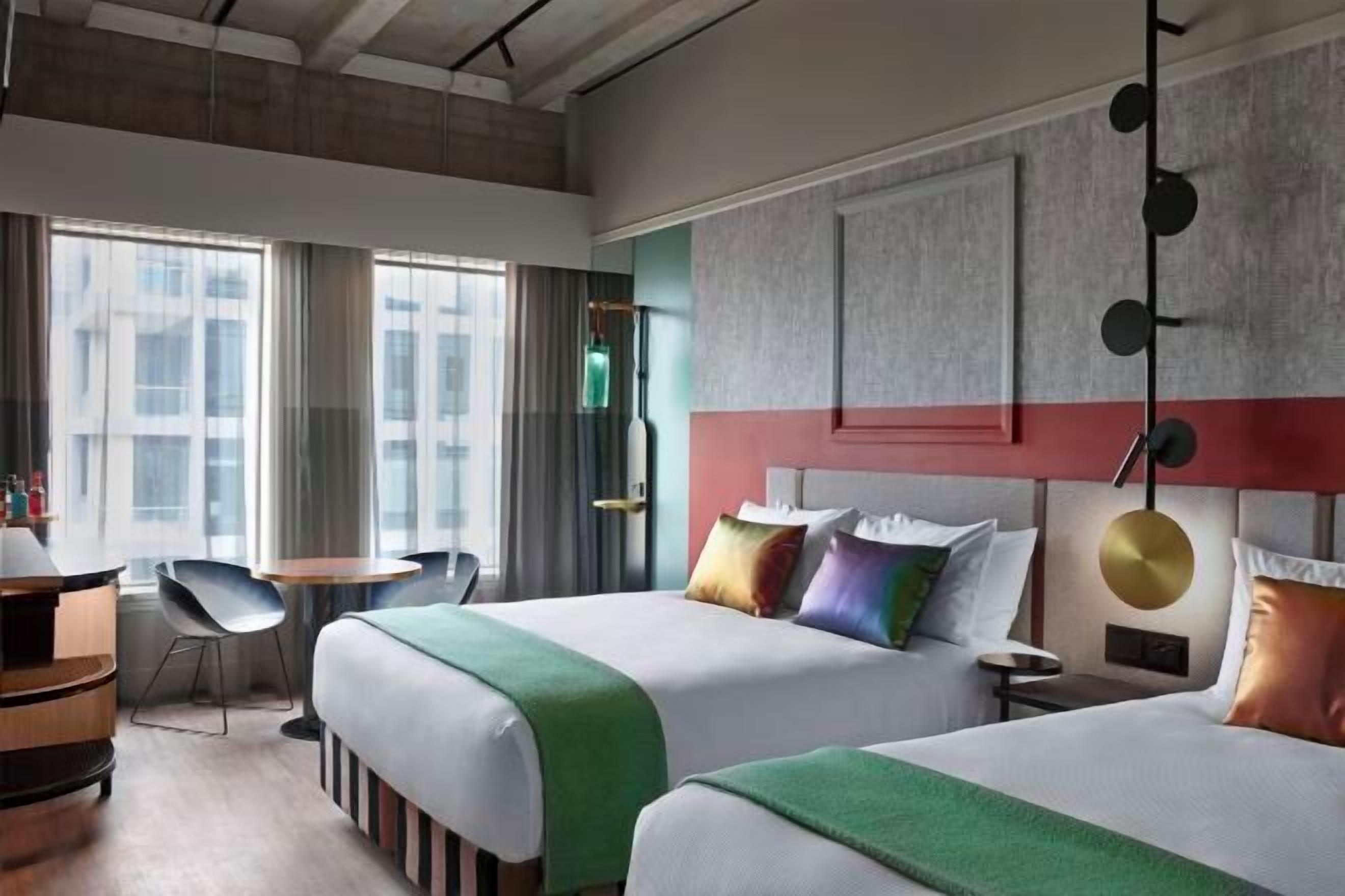 Minibar, cofre no quarto, com mobília individualizada 