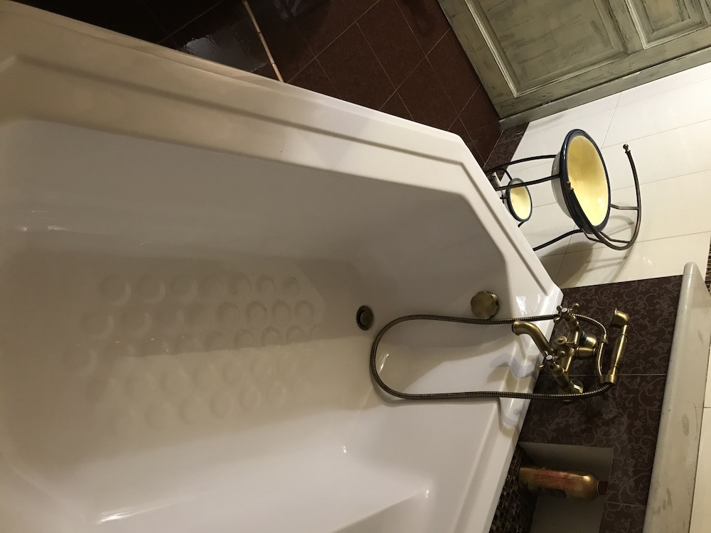 Romantic Escape In The Millstone - Milo