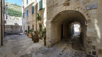 Apartamento (One Bedroom Apartment) | Fachada