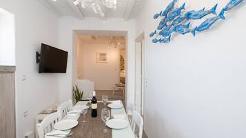 Apartamento luxo, 2 quartos, piscina particular, vista para a cidade | Sala de jantar