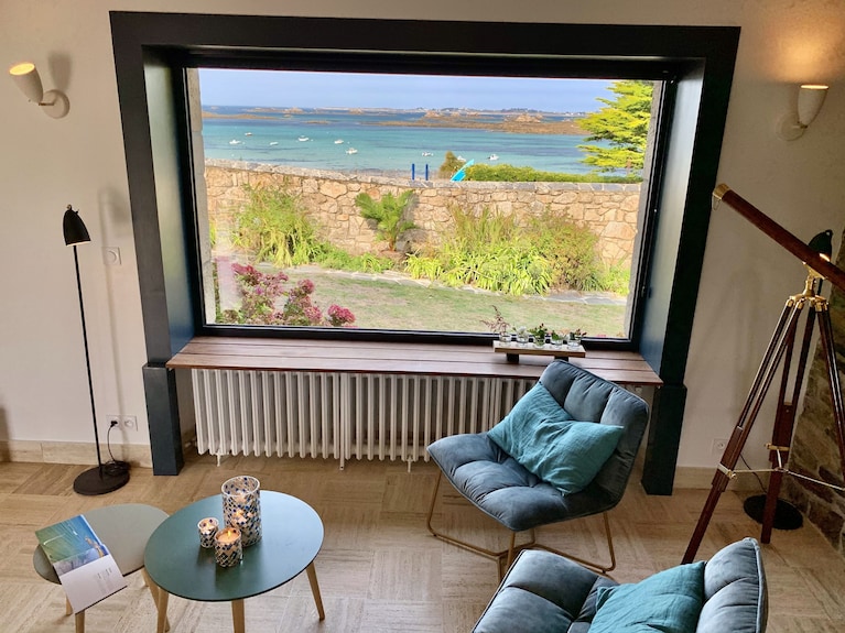 Waterfront Property With Superb Views. - Santec