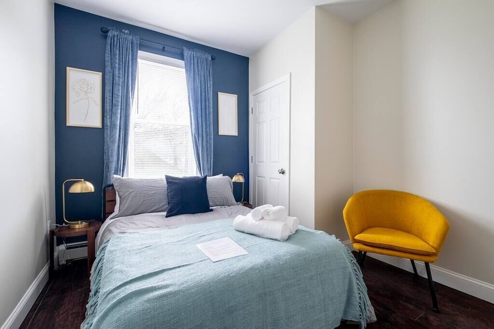 Modern & Spacious Apt For Your Group★ Hosts 6 People | Near Downtown & Fed. Hill - Warwick