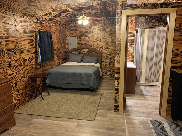 Deadwood Acres Cabin #1 - Missouri