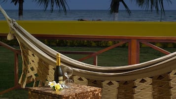 Suíte luxo, para não fumantes, vista para o mar | 1 quarto, frigobar, espaço de trabalho para notebook, Wi-Fi de cortesia