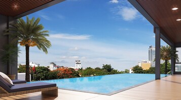 Piscina externa, guarda-sóis