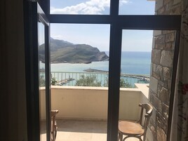 Quarto triplo luxo, varanda coberta, vista para o mar | Vista do quarto