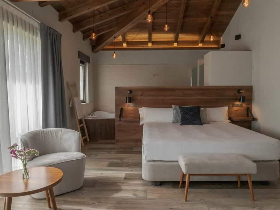 Quarto Premium | Cofre com capacidade para portátil, com decoração personalizada