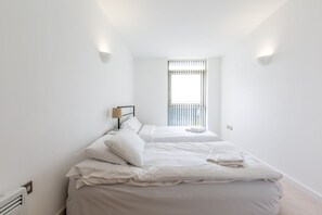 Apartamento de Luxo | Ferro/tábua de engomar, Wi-fi grátis, roupa de cama fornecida