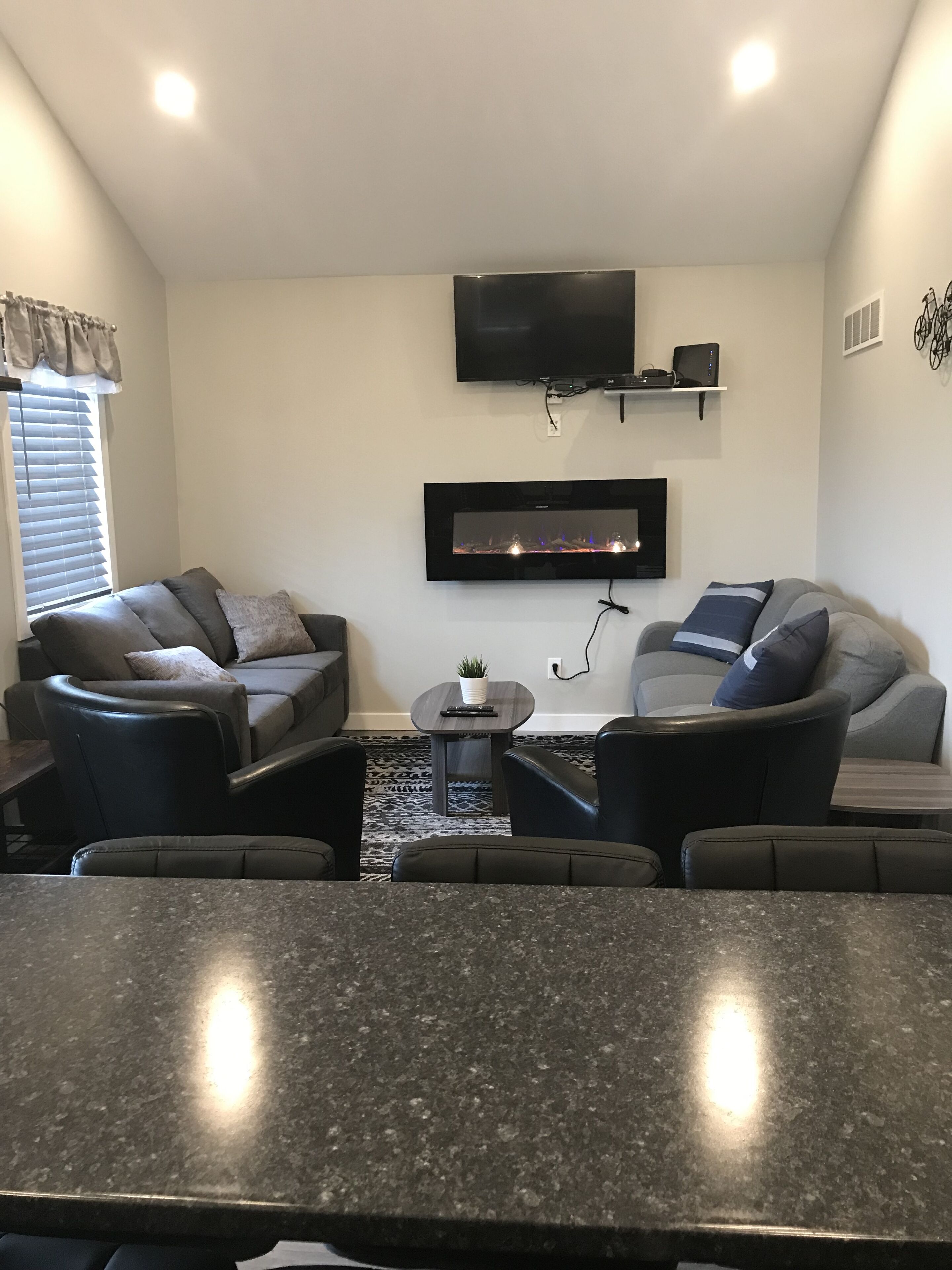 The Miller Inn & Suites With Seasonal Hot Tub!! - Prince Edward