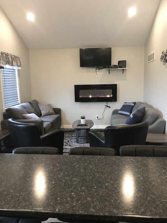 The Miller Inn & Suites With Seasonal Hot Tub!! - Prince Edward