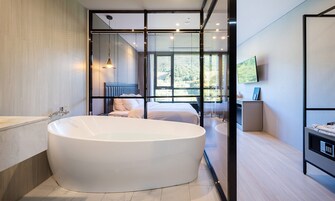 Deluxe | Cofre no quarto, cortinas/cortinados opacos, quartos insonorizados 