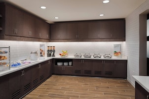 Café da manhã com buffet grátis todos os dias