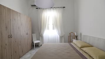 Apartamento Básico, 1 quarto | Roupa de alta qualidade, edredões de penas, minibar