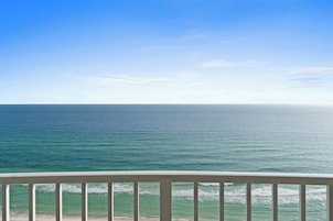 Apartamento em Condomínio Fechado, 2 quartos, varanda, vista para o oceano (1905) | Vista do quarto