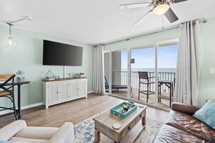 Condo, 1 quarto, vista para o oceano (302-2) | Área de estar | TV de tela plana 32 polegadas com canais a cabo, TV