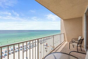 Apartamento em Condomínio Fechado, 2 quartos, varanda, vista para o oceano (614) | Vista da varanda