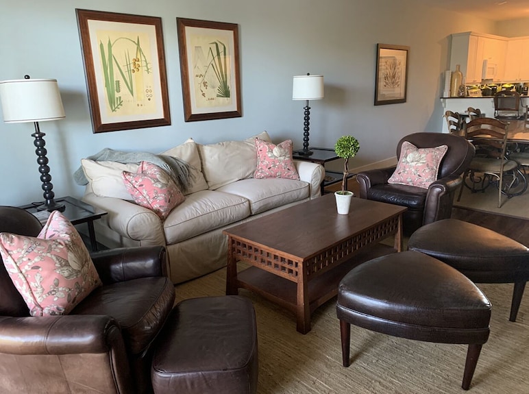 Beautiful Condo!! Boutique Complex, Private Beach Access, Pool - Santa Rosa Beach, FL