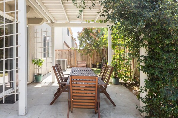 Sn Enjoy The Comforts Of A Silicon Valley Pad - Milpitas, CA