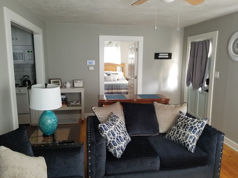 Charming Cottage In The Foothills With Additional Parking - Morganton, NC