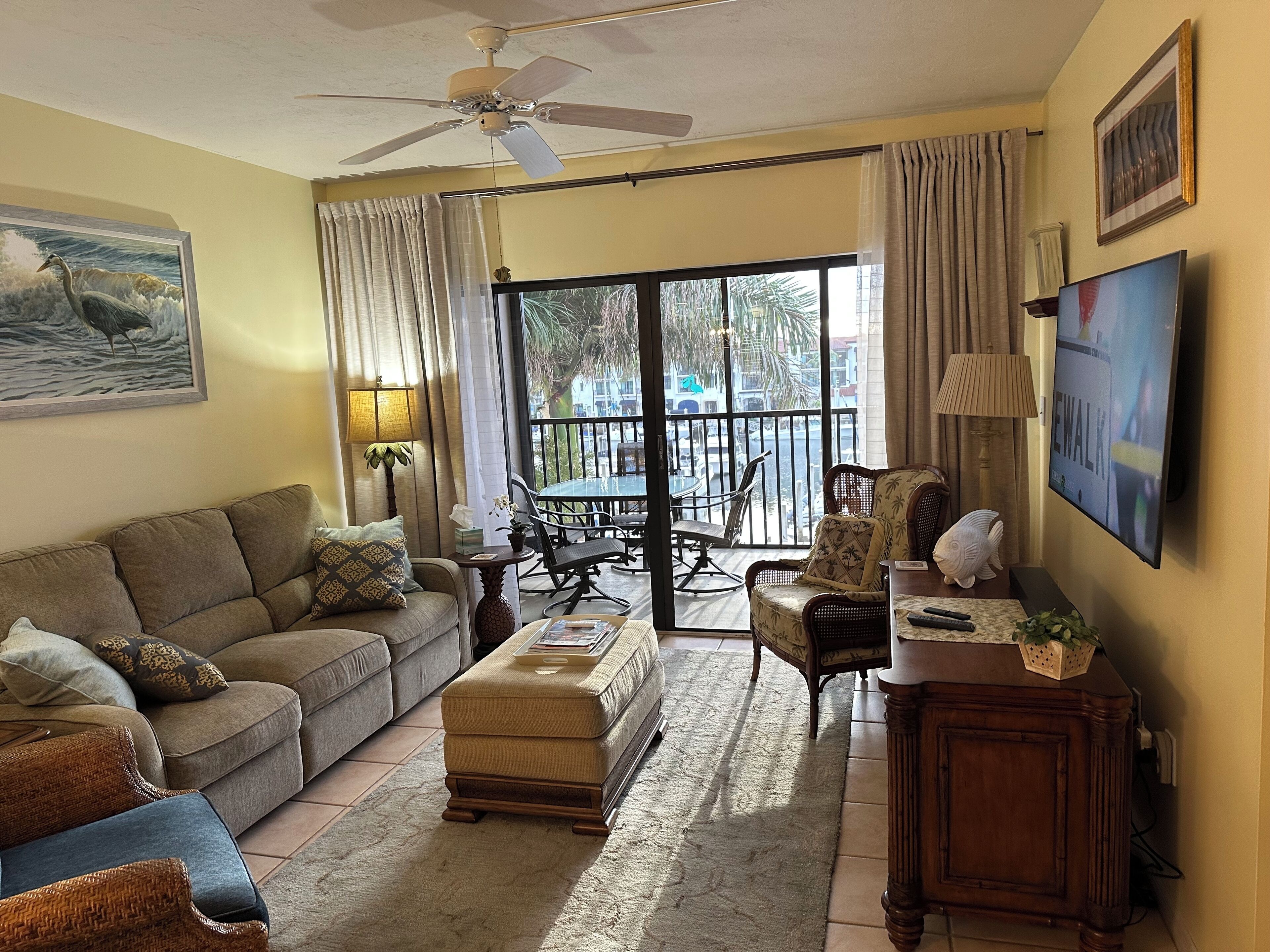 Beautiful Location, Waterside Views! Walking Distance, Elevator,garage, Pool&spa - Naples, FL