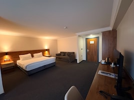 Quarto Deluxe | Minibar, cofre no quarto, secretária