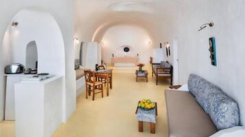 IATIS NOSTALGIA | Kitchenette privada | Um frigorífico, uma cafeteira/bule, uma chaleira elétrica