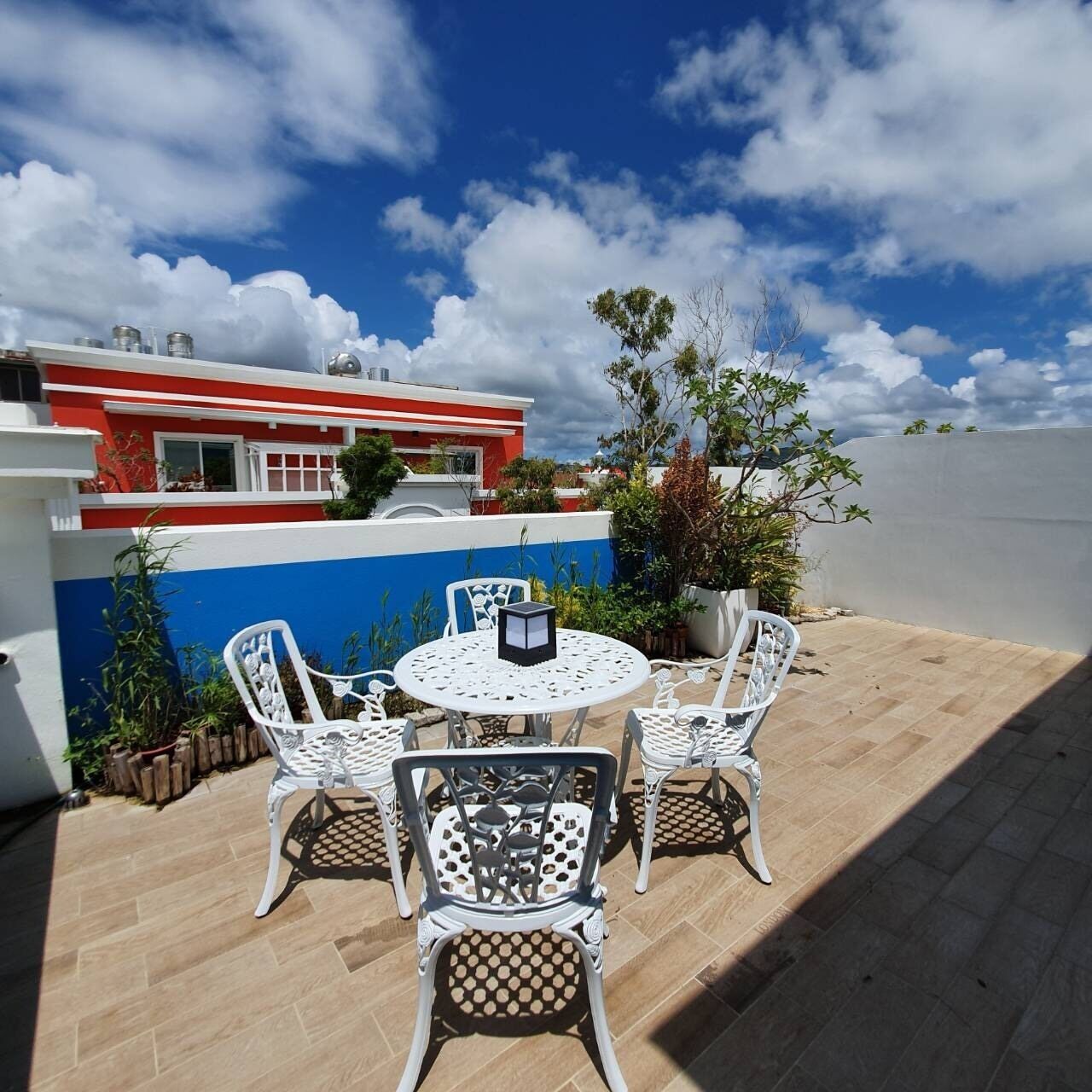 Quarto casal luxo, 1 cama King, para não fumantes, vista para o resort | Sacada