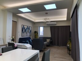 Café da manhã com pratos da culinária local grátis todos os dias