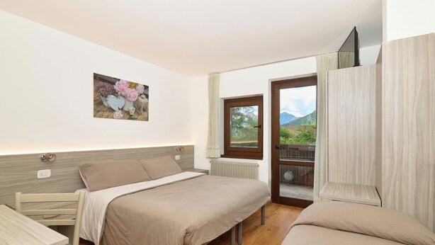 Quarto Triplo Clássico | Roupa hipoalergénica, Wi-fi grátis, roupa de cama fornecida 