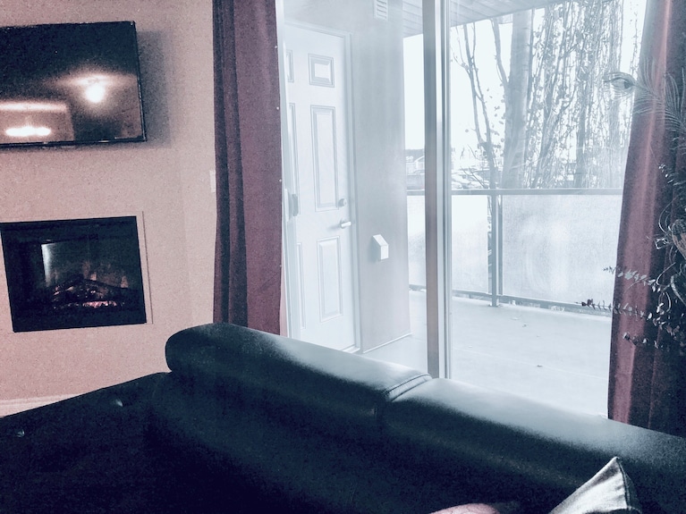 Ice District 2bdrm A/c Condo W/laundry + U/parking - Alberta